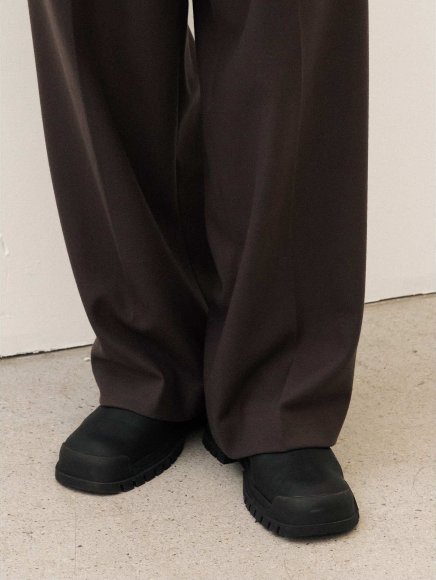 8seconds Two Tucks Wide Slacks Dark Brown | Wide Pants for Men | KOODING