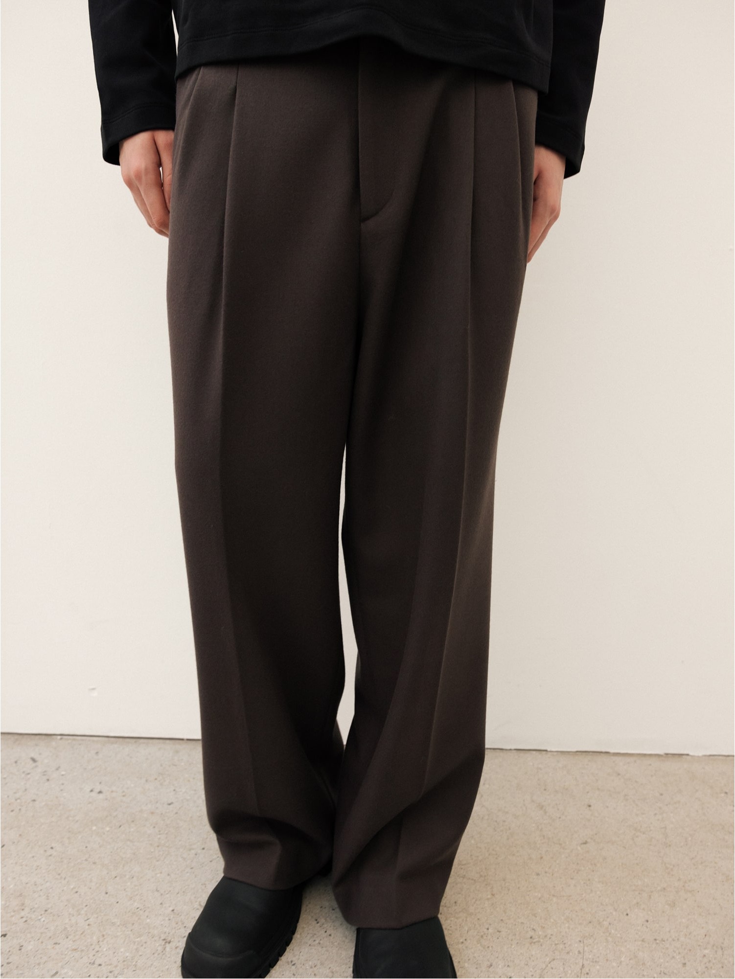 8seconds Two Tucks Wide Slacks Dark Brown | Wide Pants for Men | KOODING